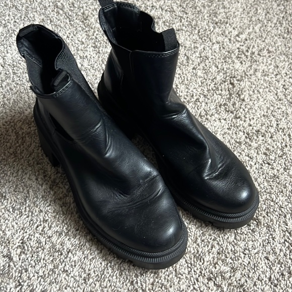 Universal Thread | Shoes | Universal Thread Chunky Lug Sole Boot | Poshmark